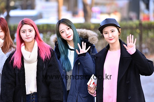 TENPHOTO EXID 정화 하니 LE 우열을 가리기 힘은 미모 뮤직뱅크 출근길 | 텐아시아