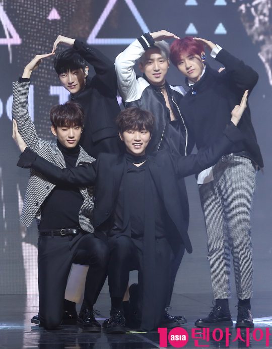 TEN PHOTO B1A4 사랑해요 | 텐아시아