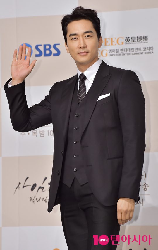 TEN PHOTO송승헌 손 흔드는 다비드상 | 텐아시아