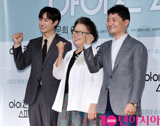 TEN PHOTO이제훈나문희김현석 감독 아이 캔 스피크 파이팅 | 텐아시아