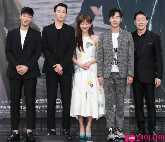 TEN PHOTO MBC 드라마 이리와 안아줘팀의 화기애애 포토타임 | 텐아시아