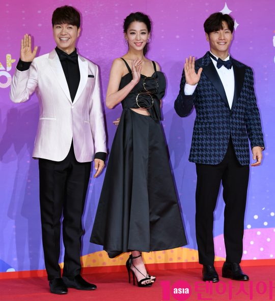 TEN PHOTO박수홍한고은김종국 SBS 연예대상 3MC 인사드립니다 | 텐아시아
