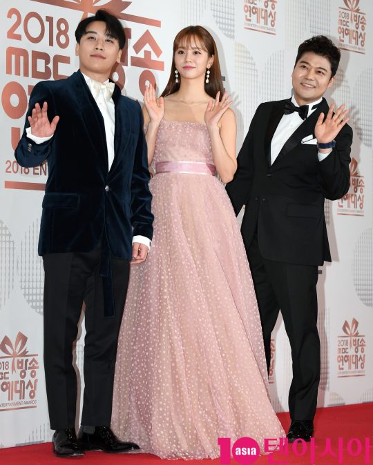 TEN PHOTO승리혜리전현무 MBC 연예대상 3MC 입니다 | 텐아시아