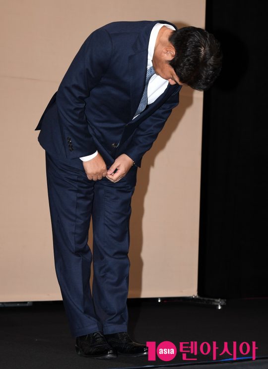 TEN PHOTO 프듀X101 투표 조작 고개숙인 허민희 CJ ENM 대표 | 텐아시아